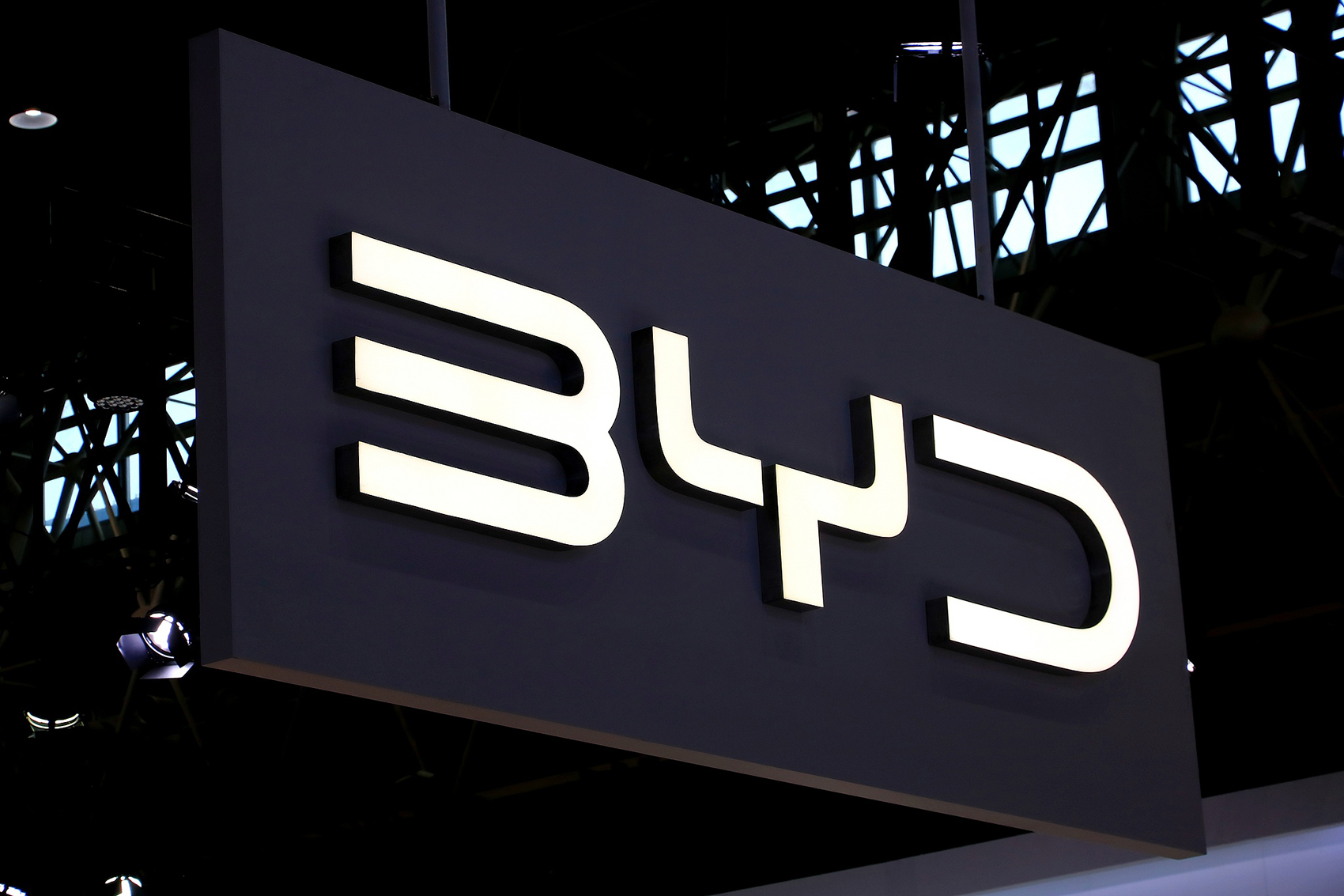 比亚迪“天神之眼”下凡 新能源车技术革新重塑车企品牌价值 | 每经网